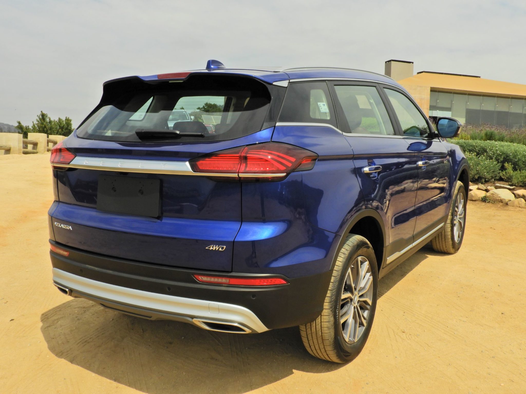 Geely presentó en Chile su segundo nuevo modelo de su era 3.0: Azkarra ...