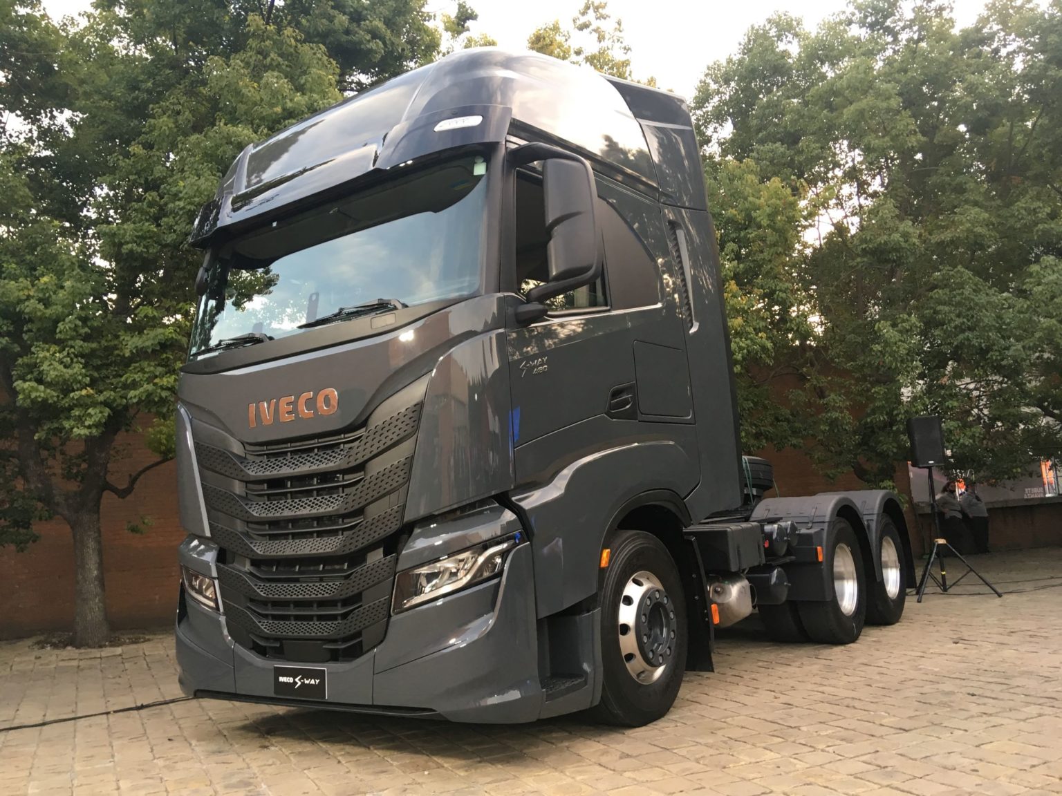 IVECO presentó en Chile su nuevo camión pesado S-Way en cinco versiones ...