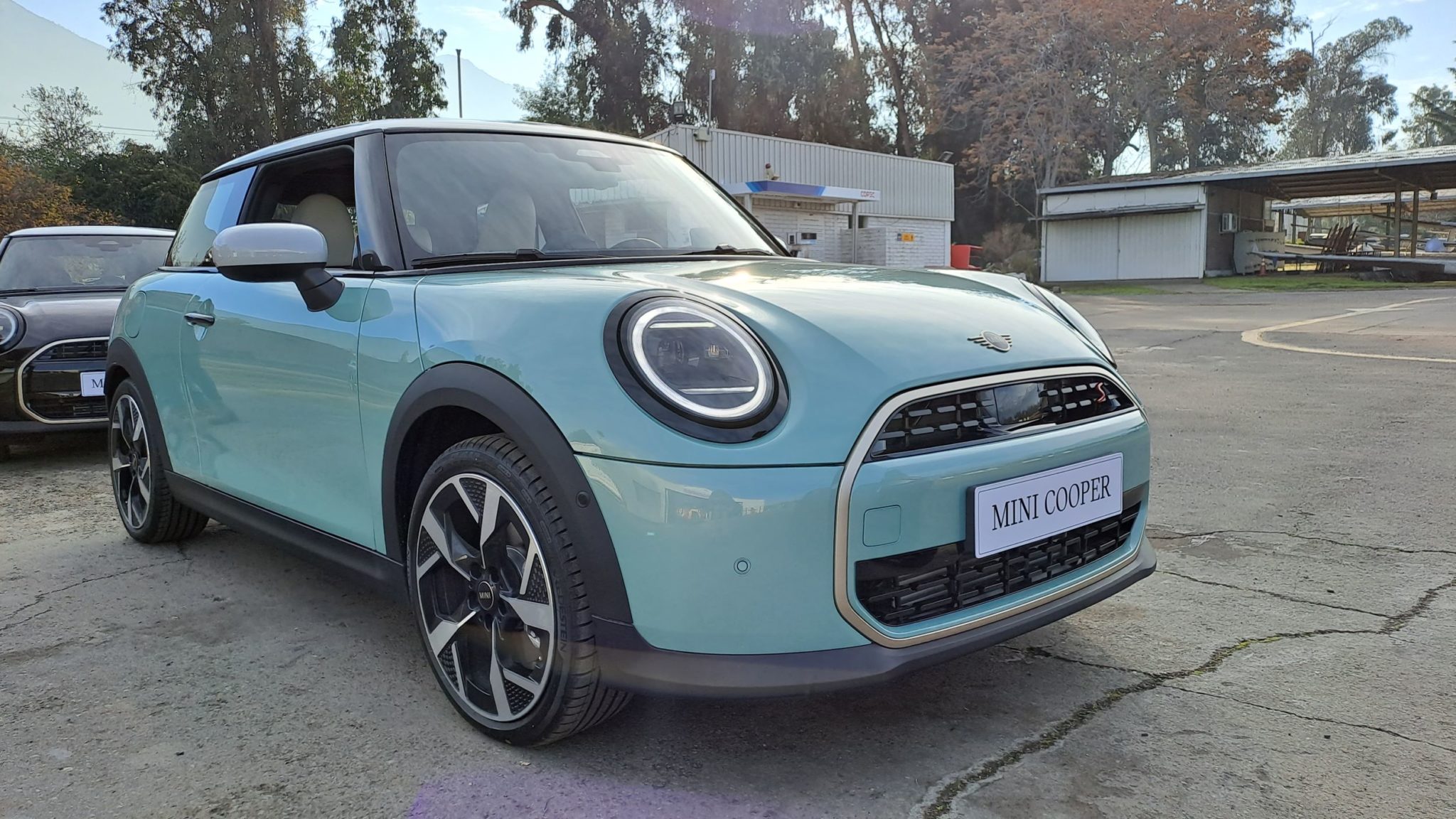 La quinta generación del MINI Cooper 3 puertas ya está en Chile ...