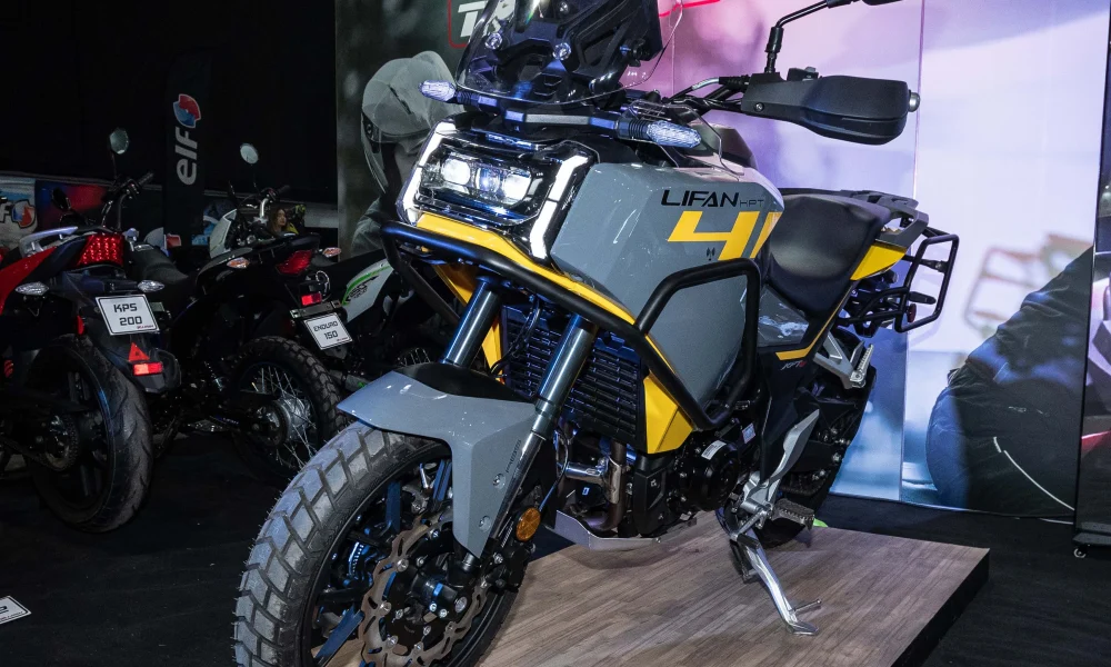 Tattersall Automotriz presenta en Chile la nueva Lifan KPT 400, la moto ...